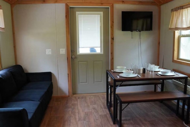 Scenic Lakefront Cabin | Near Pine Lake | Pool & Outdoor Adventures - Illinois