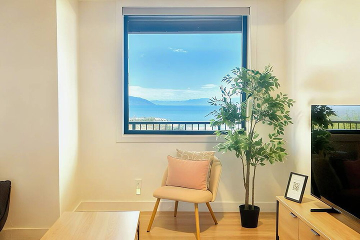 4-bdrm Brand New Suite W/ 180° Panoramic Ocean View In Prestigious North Nanaimo - Nanaimo