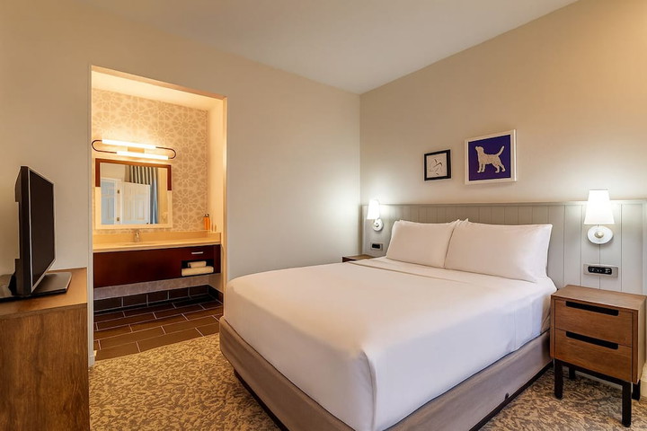 Esthetic Property With Free Daily Breakfast | Parking Onsite - San Jose, CA