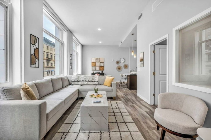 Central Flat With Pool, Sauna, Rooftop Deck, Gym - Lake Erie, PA