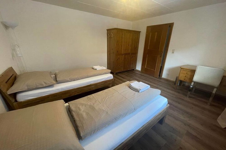 Room 1 Silvrettasee - Twin, Shared Bathroom - Haus St. Martin - オーストリア レッヒ