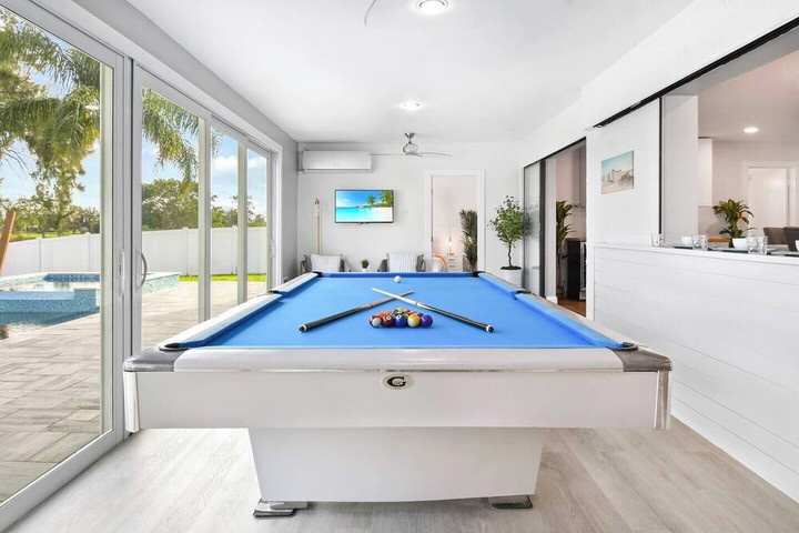 Tranquil Retreat W/heated Pool, Spa, & Pool Table - Apollo Beach, FL