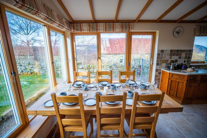 Exceptionally Spacious 5 Star Holiday Home With 4 Bedrooms, Large Living Room, Dining Kitchen, Log F - Aberfeldy