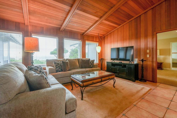 Beachfront Bliss With Ocean Views, Tub, & Bbq - Fort Bragg