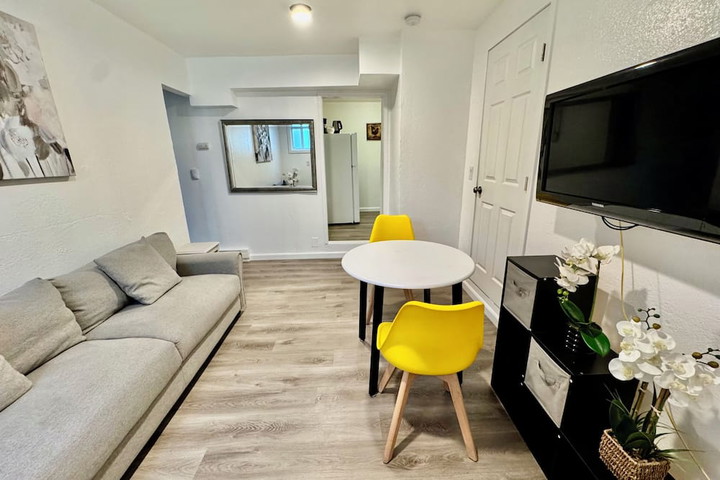 Natural Light 1 Bedroom In-law Unit W/washer/dryer - Oakland, CA