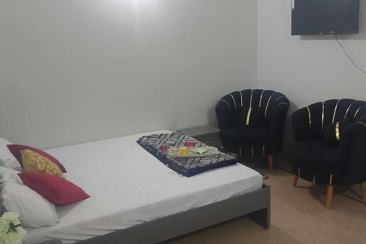 2-bedroom Apartment In Gulshan E Iqbal Superb Karachi With Cool Ac Comfort - Karachi