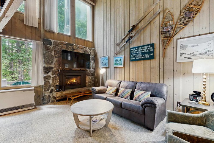 3-story Condo Near Skiing With Ping-pong, Foosball, Fireplace, Balcony, & W/d - Conway, NH
