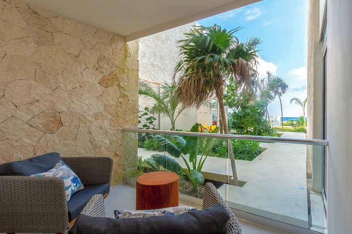 Ocean-view Patio, 9 Pools & Beach Club - Akumal