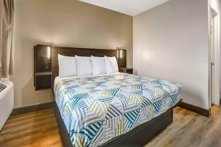 1 Full Bed | Ada/ri Shower - San Bernardino, CA