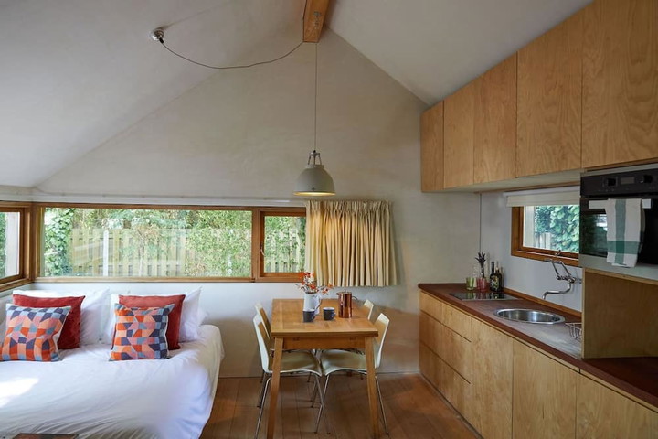 Calling All Romantics, Walkers, Wanderers And Design Lovers - Beaulieu
