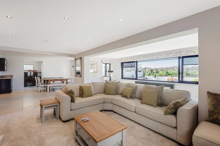 Fleetwood: East Wittering Beachfront Home Sleeps 12, Sea Views & Garden - West Wittering