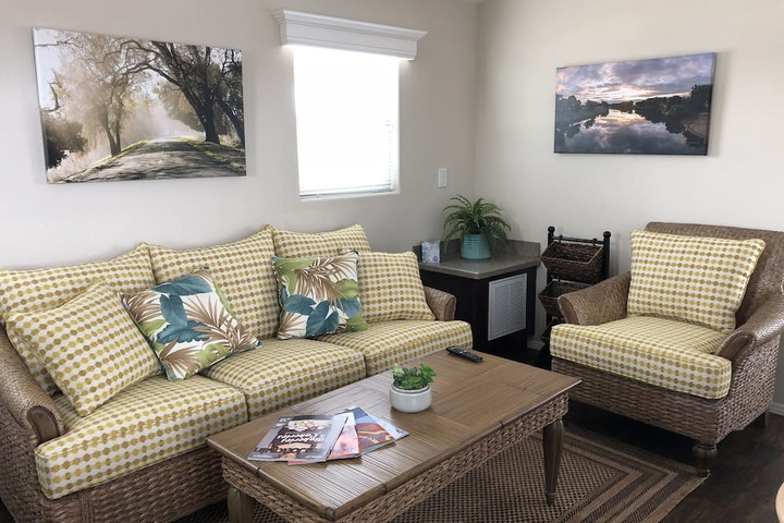 Deluxe "Riverside" Vacation Rental In Private Marina On The California Delta - Stockton, CA