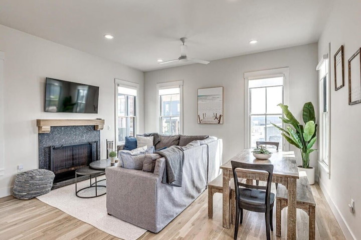 Bourbon Hollow | Coastal Chic - Carlton Landing