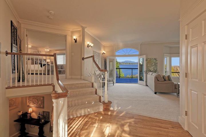 Endless Views @ This Elegant 5* Lake Stevens Home - Marysville, WA