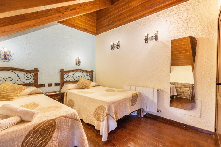 Apartment 'Larrás' With Mountain Views, Shared Garden And Wi-fi - Fiscal