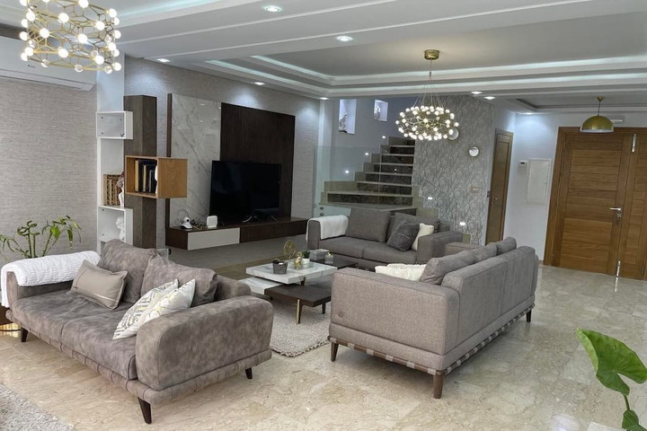 Maison Haute Standing Avec Piscine à 20 Mn De L'aéroport à Profiter En Famille - Tunis