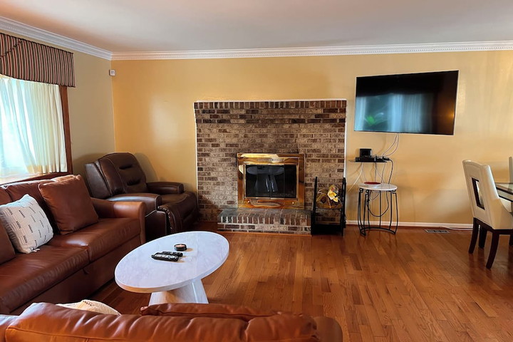 3-b Rooms 5 Beds & 2 Br Spacious House 1 Mile From Downtown With 2 Free Parking. - Kensington, MD