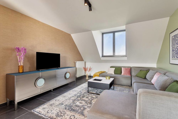 Spacious 3 Bedroom Apartment With Parking - Brussels
