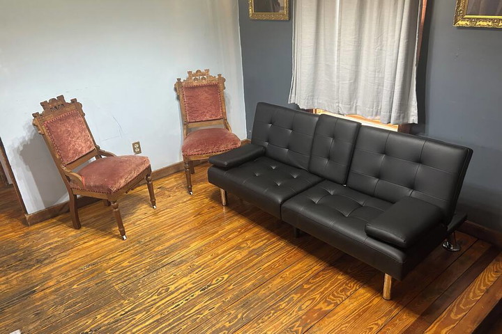 Ohio City Home With Hot Tub Sleeps 10. Near Cleveland Attractions - Parma, OH