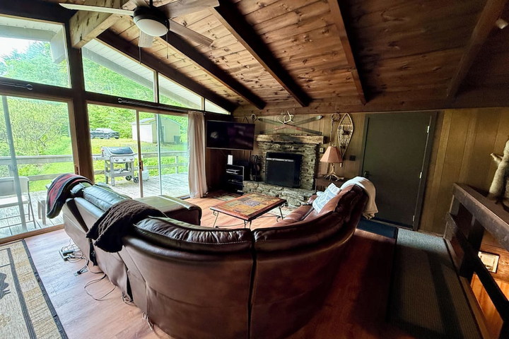 Cabin On The Hill Ascutney Vt - 4 Bedrooms - Woodstock, VT