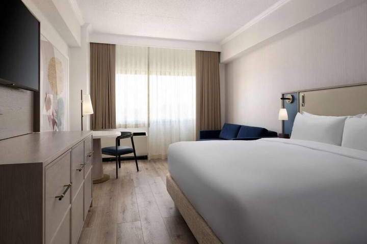 Comfy Downtown Stay | Fitness Gym, Restaurant & Bar, Pet-friendly, Shuttle - Greenwich