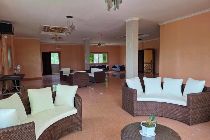 Huge Batangas Guesthouse W/ Pool - Batangas