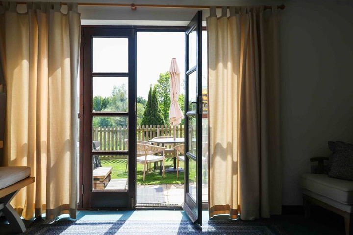 Pet Friendly Lakeside Cottage With Private Hot Tub, Onsite Golf Course & Cafe - Bedford