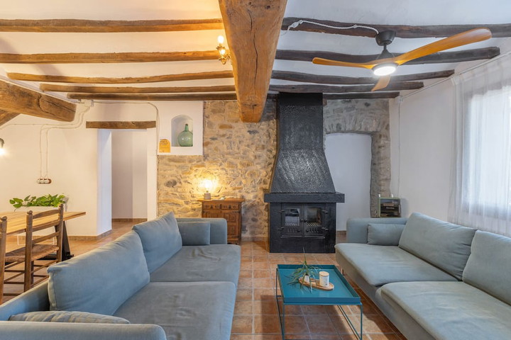 Holiday Home 'Can Blanc - 11 Persones' With Mountain View, Shared Pool And Wi-fi - Besalú