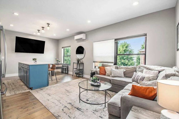 Midtown Omaha Escape | Luxury Comfort & Location - Omaha, NE