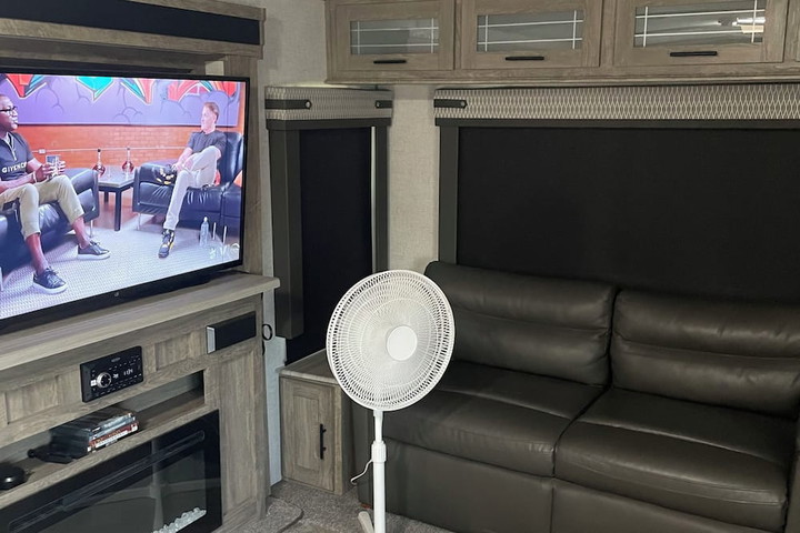 2-bedroom Campground In Amazing Houston With Cool Ac Breeze Pond With Fishing - Houston, TX