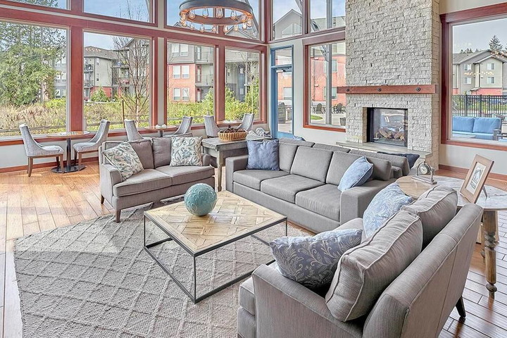 Landing | Beautiful 1bd, Pool, Gym - Marysville, WA
