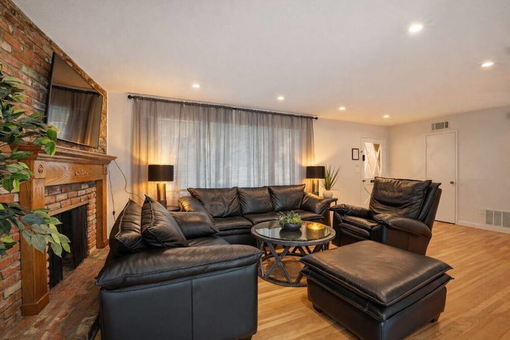 Pool Home Near Universal Studios - 4br Retreat, Quiet Area, Resort Backyard - Los Ángeles