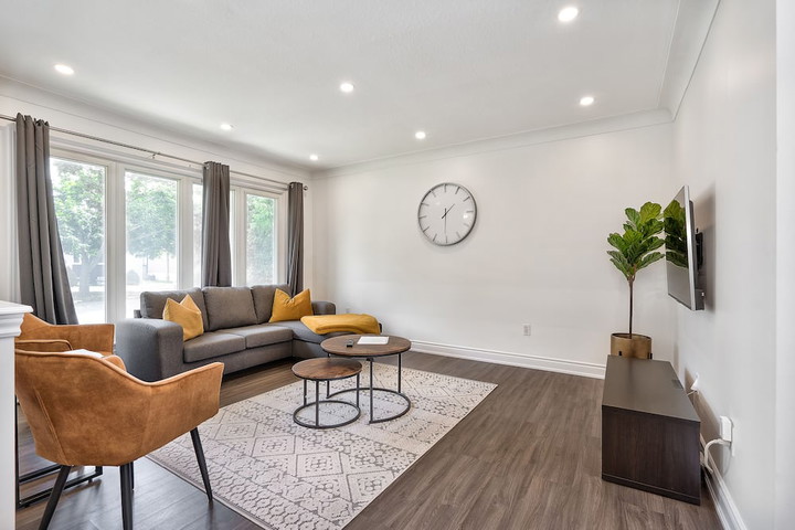 Family Bungalow In South Burlington Close To Lake, Bronte/appleby Go/w 3 Parking - Oakville