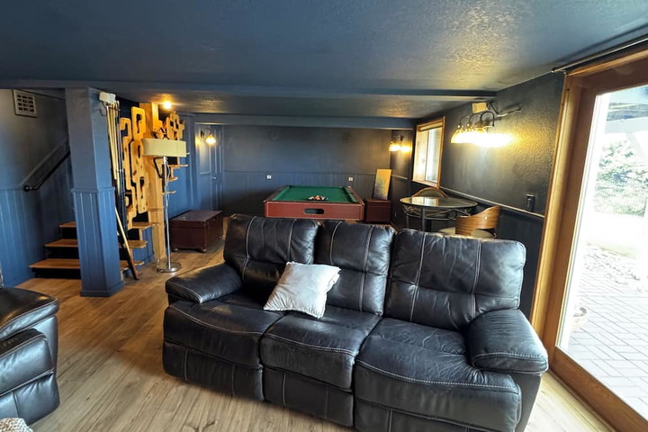Ocean Front 4-bedroom 4- Bath Exceptional Views. Pet Friendly Gated Backyard. - Cannon Beach, OR