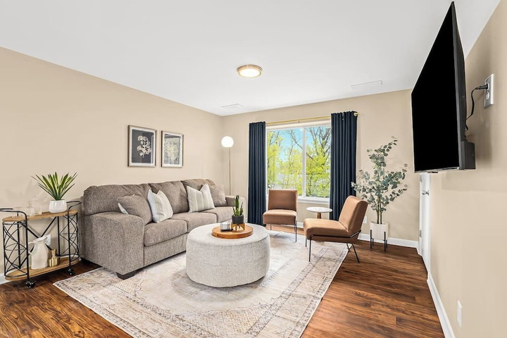 New! Cozy 1br Upper Flat Near Roseville Downtown - Sterling Heights, MI