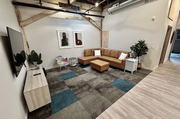 Modern 2 Bedroom Loft In Downtown Dubuque - Dubuque, IA