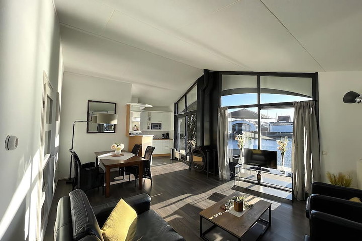 Bungalow With Private Jetty. - Friesland