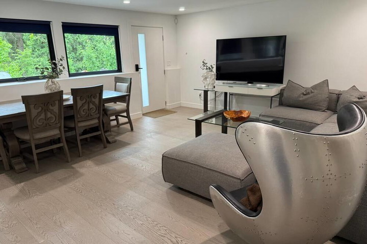 2 Bedroom And A Shared Kitchen - West Vancouver