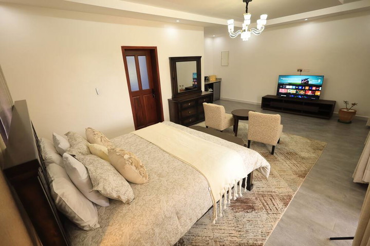 Vista Palms Retreat 3 Bed And 2 Bath Private Hilltop House In Bunamwaya Kampala. - Kampala