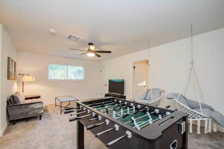 Stunning Modern Dream Home W Pool, Grill, Foosball - Missouri City, TX