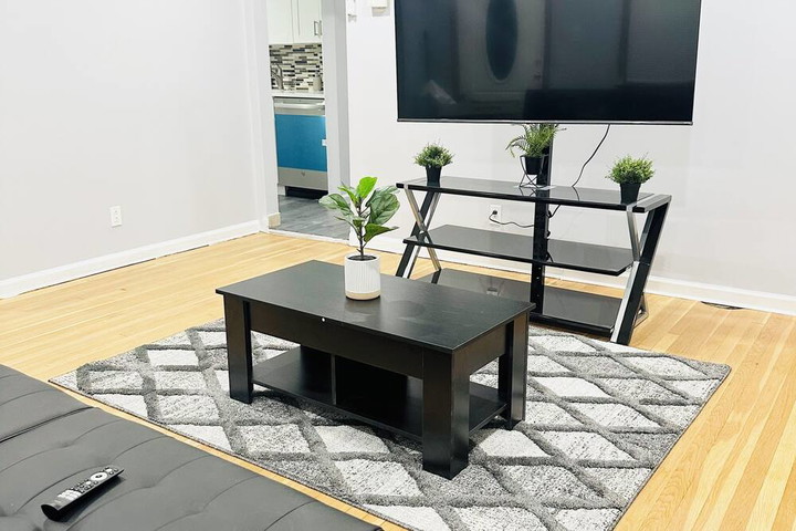 Perfect  2 Bdr Apt For Comfortable Living  With Parking Mins From Ubs Stadium - Queens, NY