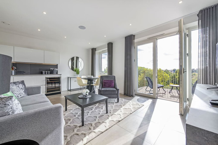 Perfect Luxury Penthouse - Overlooking Parkland With Views For Days - Earls Court