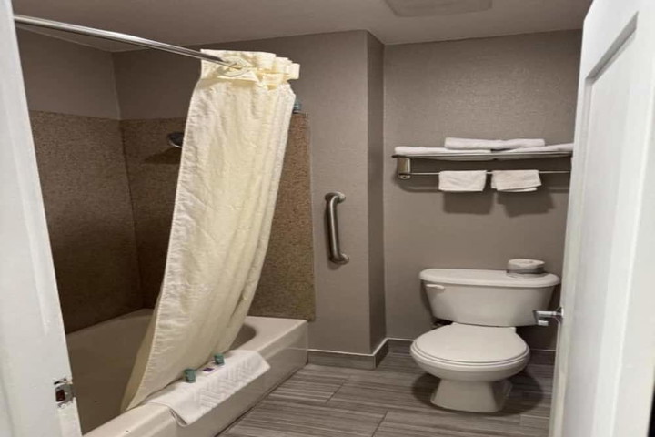 1 Queen Bed | Non-smoking, Micfridge - Beaverton, OR