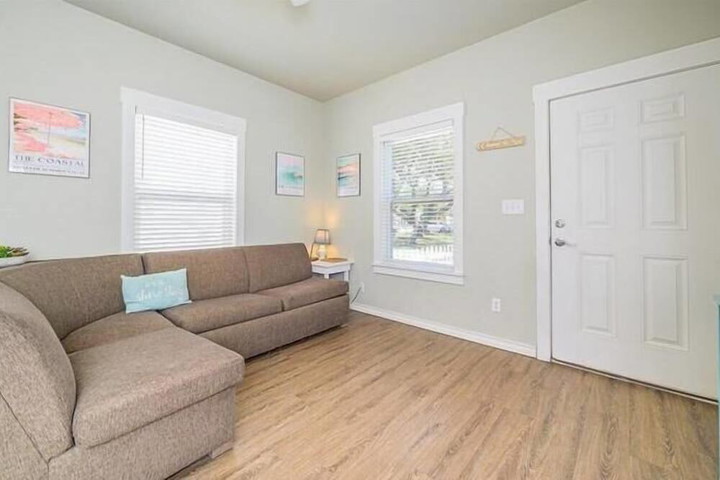 This Cottage Is A 2 Bedroom(s), 2 Bathrooms, Located In Rockport, Tx. - Rockport, TX