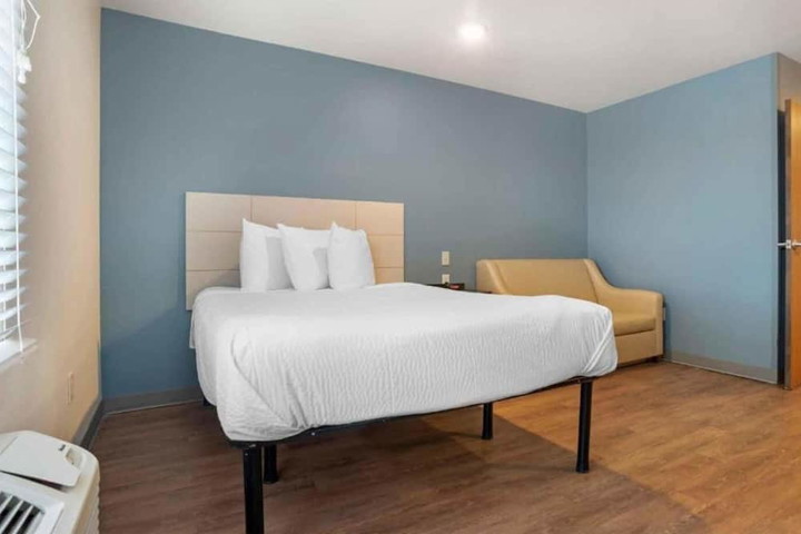 Ada Full Bed,tub,nsmk|kitchen|studio 6 Fort Myers - Fort Myers