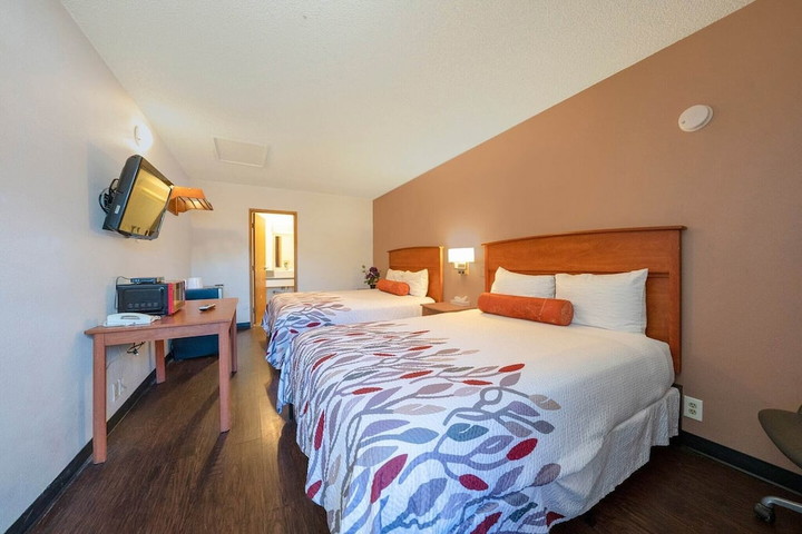 2 Queen Beds Non-smoking - West Linn, OR
