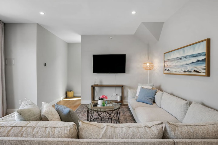 Brand New 2-bed 2-bath Suite, 1-min Walk To Beach - Lake Country