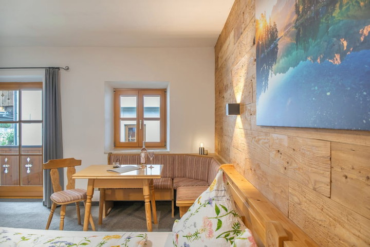 Höllental Holiday Apartment  Newly Renovated, Mountain View, Balcony, Wi-fi, 12 Guests - Grainau