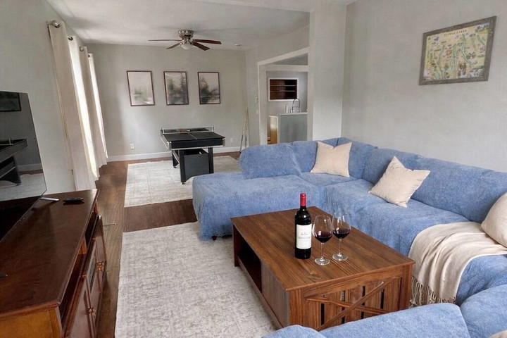 Geneva Getaway For Wine, Weddings & Lake Days - Geneva, NY