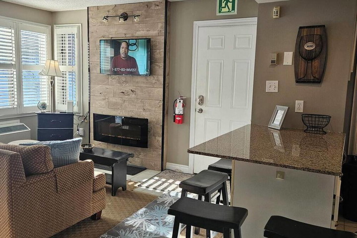 Location! Hillside One Bedroom W/mtn Views At North Creek Resort, Oversized Deck - Ontario